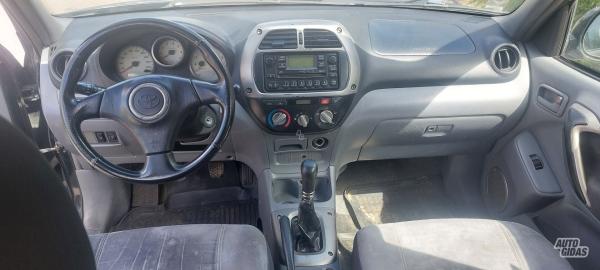 Melns Toyota RAV4 2002 Viļņa, ar dzinēja tilpumu 2.00 L un nobraukumu 350 tūkst. km par 1300 €, foto 9 vietnē AUTOMOTO.COM.LV