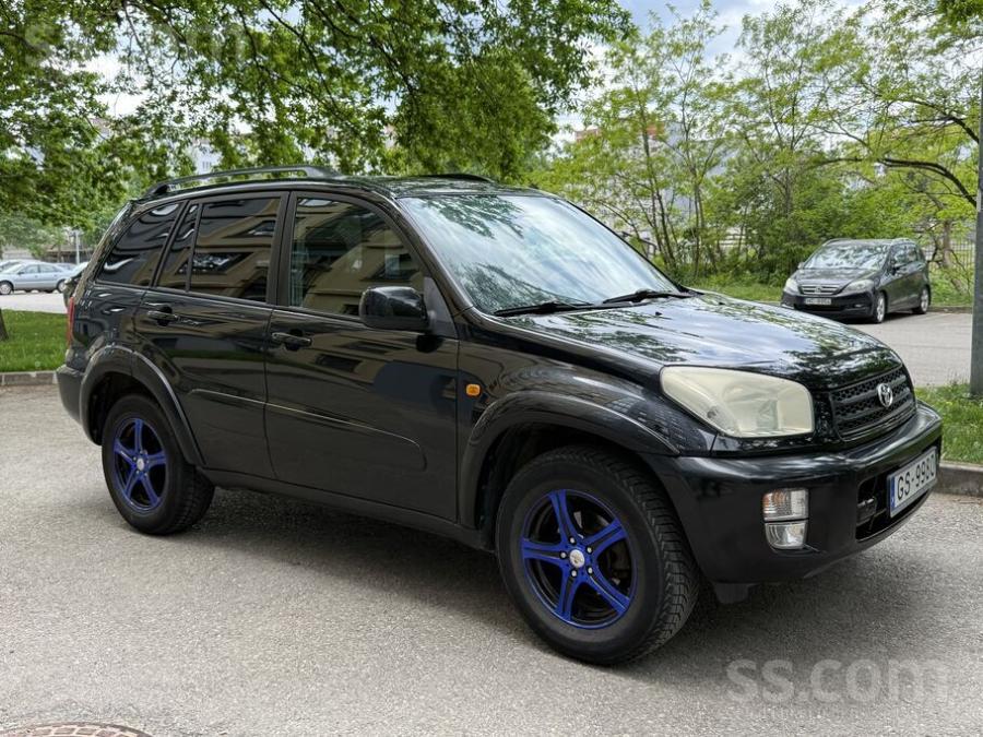 Melns Toyota RAV4 2002 Rīga, ar dzinēja tilpumu 1.80 L un nobraukumu 237 tūkst. km par 3100 €, foto 3 vietnē AUTOMOTO.COM.LV