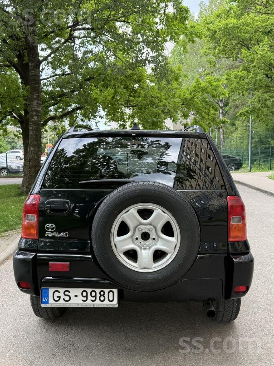 Melns Toyota RAV4 2002 Rīga, ar dzinēja tilpumu 1.80 L un nobraukumu 237 tūkst. km par 3100 €, foto 5 vietnē AUTOMOTO.COM.LV