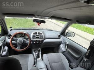 Melns Toyota RAV4 2002 Rīga, ar dzinēja tilpumu 1.80 L un nobraukumu 237 tūkst. km par 3100 €, foto 6 vietnē AUTOMOTO.COM.LV