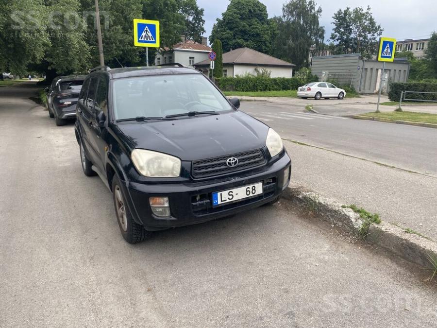 Черный Тойота РАВ 4 2002 в Рига, объемом двигателя 2.00 л и пробегом 249 тыс. км за 1900 €, фото 1 на AUTOMOTO.COM.LV