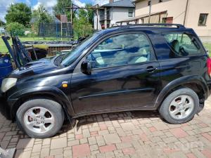 Black Toyota RAV4 2002 in Jelgava, with an engine capacity of 2.00 L and mileage of 325 thousand km for 1500 €, photo  on AUTOMOTO.COM.LV