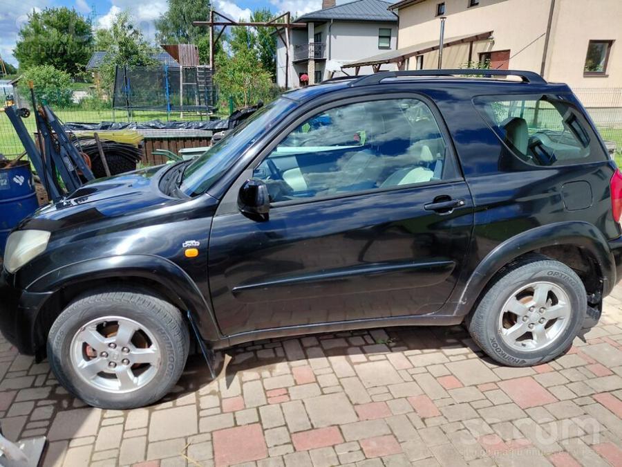 Melns Toyota RAV4 2002 Jelgava, ar dzinēja tilpumu 2.00 L un nobraukumu 325 tūkst. km par 1500 €, foto 1 vietnē AUTOMOTO.COM.LV