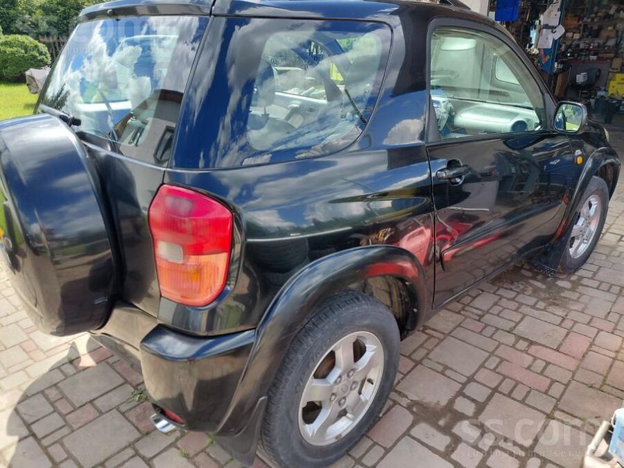 Melns Toyota RAV4 2002 Jelgava, ar dzinēja tilpumu 2.00 L un nobraukumu 325 tūkst. km par 1500 €, foto 4 vietnē AUTOMOTO.COM.LV