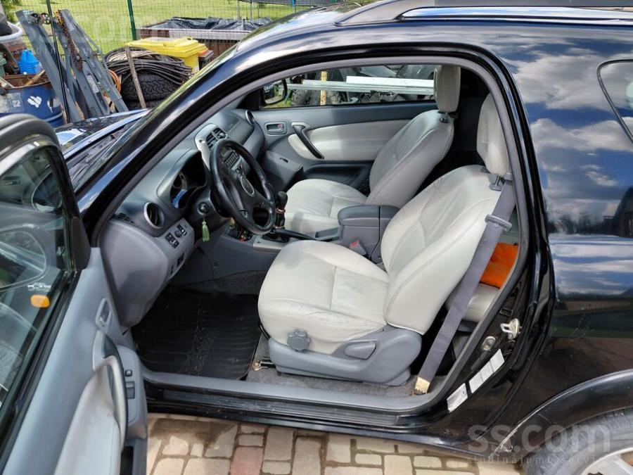 Melns Toyota RAV4 2002 Jelgava, ar dzinēja tilpumu 2.00 L un nobraukumu 325 tūkst. km par 1500 €, foto 7 vietnē AUTOMOTO.COM.LV