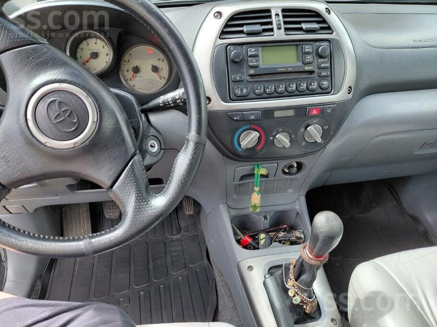 Melns Toyota RAV4 2002 Jelgava, ar dzinēja tilpumu 2.00 L un nobraukumu 325 tūkst. km par 1500 €, foto 8 vietnē AUTOMOTO.COM.LV