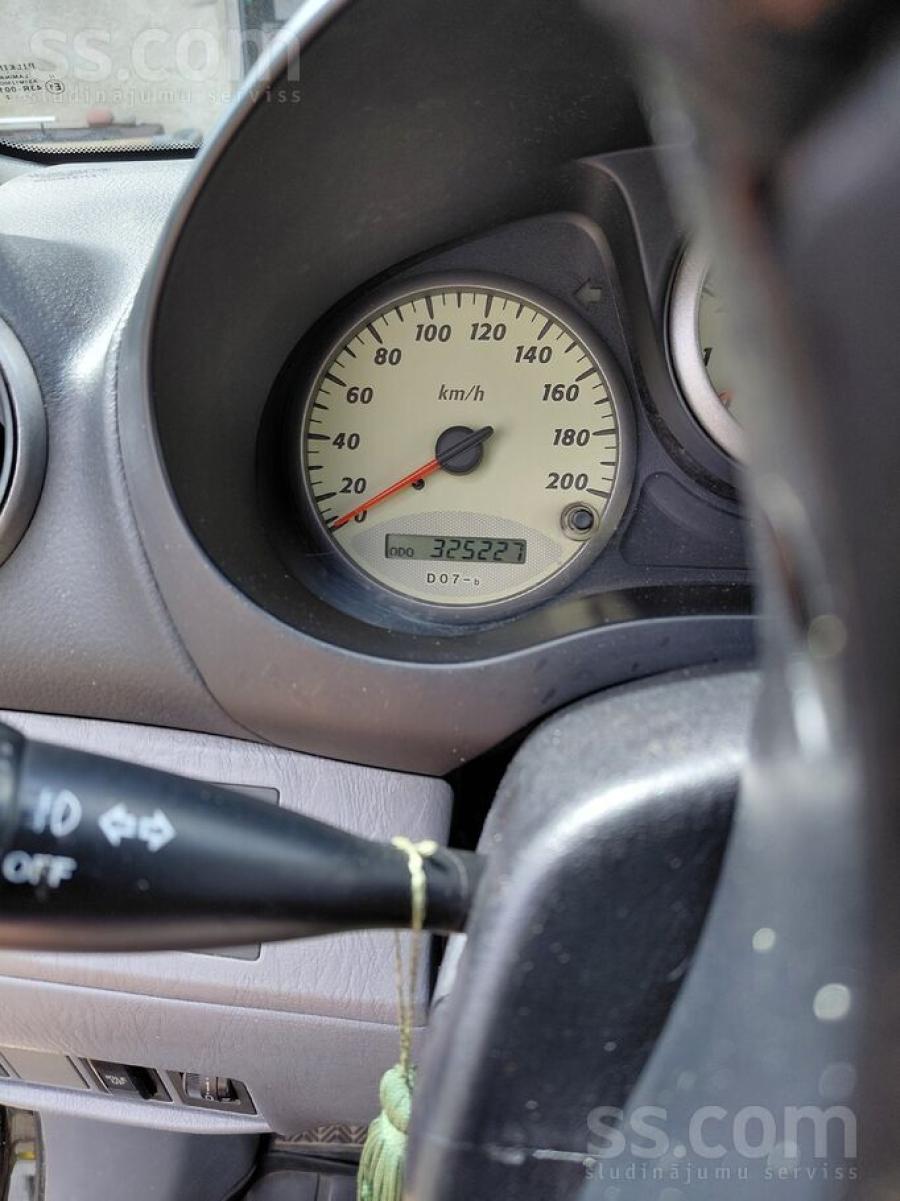 Melns Toyota RAV4 2002 Jelgava, ar dzinēja tilpumu 2.00 L un nobraukumu 325 tūkst. km par 1500 €, foto 9 vietnē AUTOMOTO.COM.LV