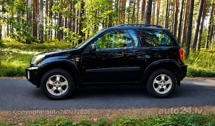 Melns Toyota RAV4 2002 Pērnava, ar dzinēja tilpumu 2.00 L un nobraukumu 325 tūkst. km par 2950 €, foto 3 vietnē AUTOMOTO.COM.LV