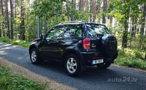 Melns Toyota RAV4 2002 Pērnava, ar dzinēja tilpumu 2.00 L un nobraukumu 325 tūkst. km par 2950 €, foto 4 vietnē AUTOMOTO.COM.LV