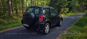 Melns Toyota RAV4 2002 Pērnava, ar dzinēja tilpumu 2.00 L un nobraukumu 325 tūkst. km par 2950 €, foto 5 vietnē AUTOMOTO.COM.LV