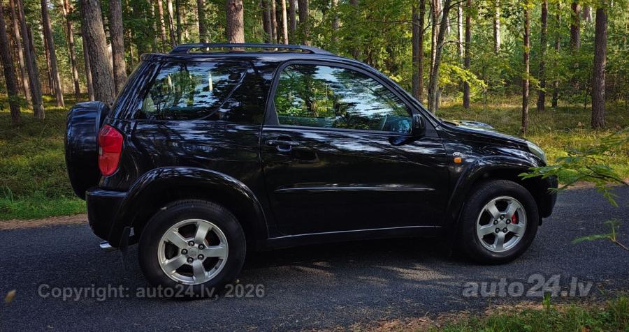 Melns Toyota RAV4 2002 Pērnava, ar dzinēja tilpumu 2.00 L un nobraukumu 325 tūkst. km par 2950 €, foto 6 vietnē AUTOMOTO.COM.LV