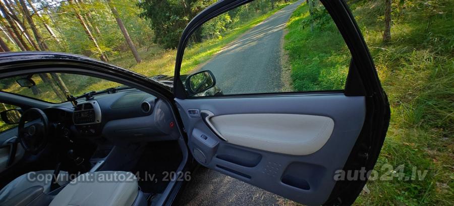 Melns Toyota RAV4 2002 Pērnava, ar dzinēja tilpumu 2.00 L un nobraukumu 325 tūkst. km par 2950 €, foto 11 vietnē AUTOMOTO.COM.LV