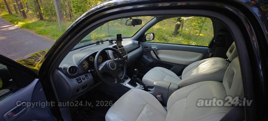 Melns Toyota RAV4 2002 Pērnava, ar dzinēja tilpumu 2.00 L un nobraukumu 325 tūkst. km par 2950 €, foto 14 vietnē AUTOMOTO.COM.LV