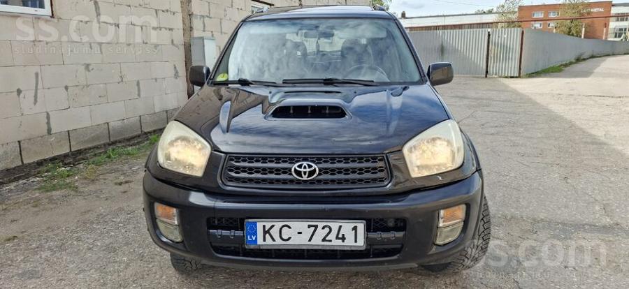 Black Toyota RAV4 2002 in Daugavpils, with an engine capacity of 2.00 L and mileage of 342 thousand km for 1550 €, photo 4 on AUTOMOTO.COM.LV