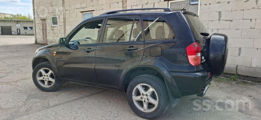 Black Toyota RAV4 2002 in Daugavpils, with an engine capacity of 2.00 L and mileage of 342 thousand km for 1550 €, photo 8 on AUTOMOTO.COM.LV