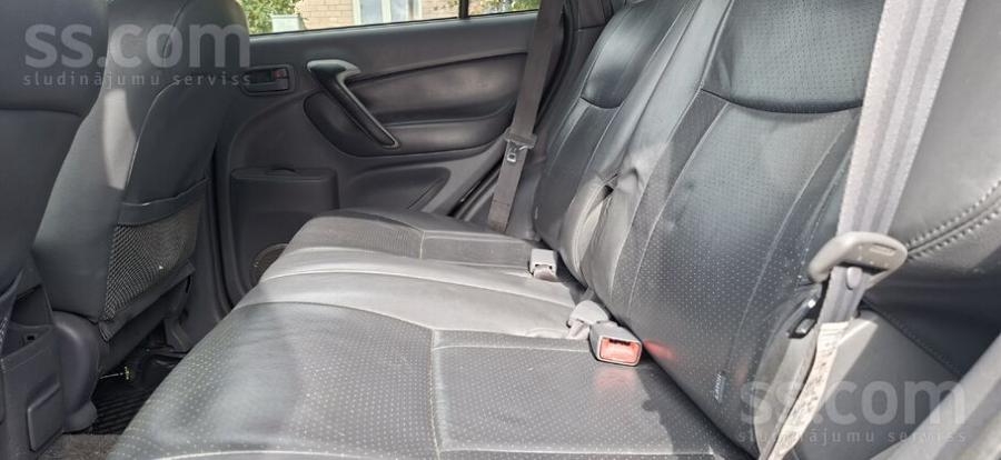 Black Toyota RAV4 2002 in Daugavpils, with an engine capacity of 2.00 L and mileage of 342 thousand km for 1550 €, photo 24 on AUTOMOTO.COM.LV