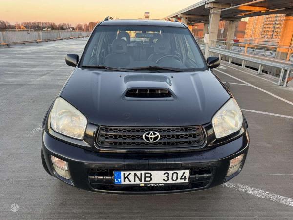 Black Toyota RAV4 2003 in Vilnius, with an engine capacity of 2.00 L and mileage of 250 thousand km for 2450 €, photo 3 on AUTOMOTO.COM.LV