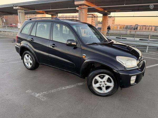 Black Toyota RAV4 2003 in Vilnius, with an engine capacity of 2.00 L and mileage of 250 thousand km for 2450 €, photo 5 on AUTOMOTO.COM.LV