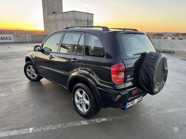 Black Toyota RAV4 2003 in Vilnius, with an engine capacity of 2.00 L and mileage of 250 thousand km for 2450 €, photo 6 on AUTOMOTO.COM.LV