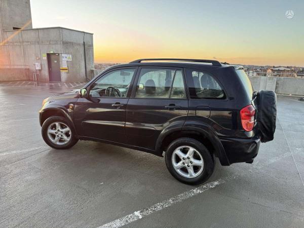 Black Toyota RAV4 2003 in Vilnius, with an engine capacity of 2.00 L and mileage of 250 thousand km for 2450 €, photo 7 on AUTOMOTO.COM.LV
