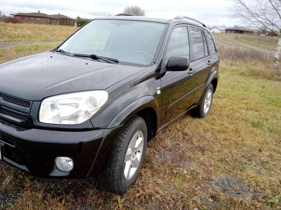 Melns Toyota RAV4 2003 Viļņa, ar dzinēja tilpumu 2.00 L un nobraukumu 253 tūkst. km par 3500 €, foto 1 vietnē AUTOMOTO.COM.LV
