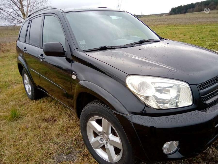 Melns Toyota RAV4 2003 Viļņa, ar dzinēja tilpumu 2.00 L un nobraukumu 253 tūkst. km par 3500 €, foto 2 vietnē AUTOMOTO.COM.LV