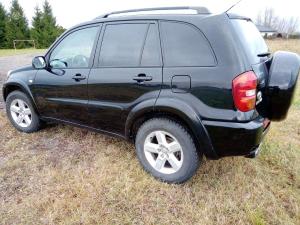 Melns Toyota RAV4 2003 Viļņa, ar dzinēja tilpumu 2.00 L un nobraukumu 253 tūkst. km par 3500 €, foto 3 vietnē AUTOMOTO.COM.LV