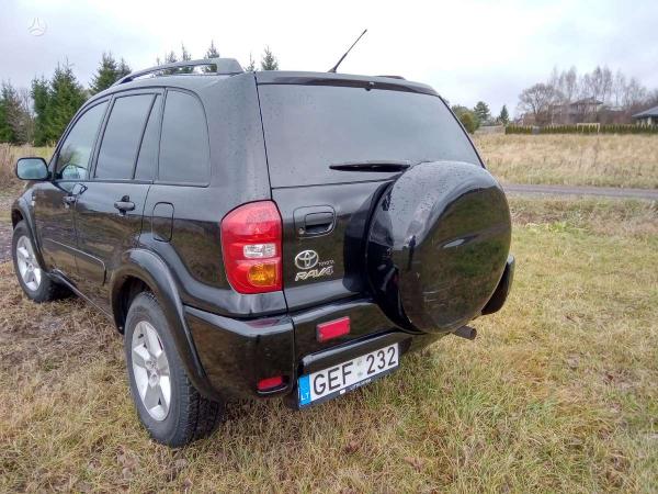 Melns Toyota RAV4 2003 Viļņa, ar dzinēja tilpumu 2.00 L un nobraukumu 253 tūkst. km par 3500 €, foto 4 vietnē AUTOMOTO.COM.LV