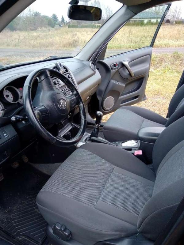 Melns Toyota RAV4 2003 Viļņa, ar dzinēja tilpumu 2.00 L un nobraukumu 253 tūkst. km par 3500 €, foto 5 vietnē AUTOMOTO.COM.LV