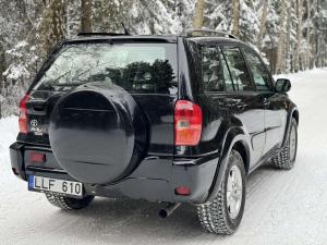 Melns Toyota RAV4 2003 Mažeikiai, ar dzinēja tilpumu 2.00 L un nobraukumu 245 tūkst. km par 2800 €, foto 3 vietnē AUTOMOTO.COM.LV