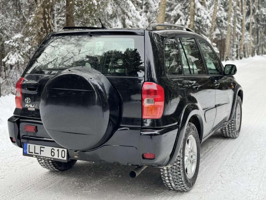 Melns Toyota RAV4 2003 Mažeikiai, ar dzinēja tilpumu 2.00 L un nobraukumu 245 tūkst. km par 2800 €, foto 3 vietnē AUTOMOTO.COM.LV