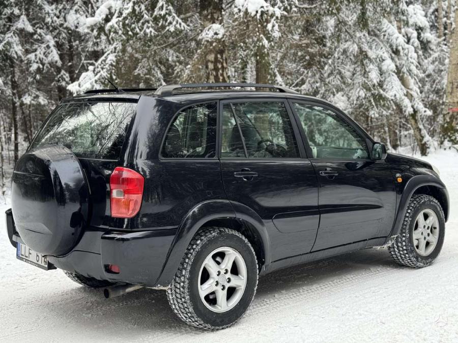 Melns Toyota RAV4 2003 Mažeikiai, ar dzinēja tilpumu 2.00 L un nobraukumu 245 tūkst. km par 2800 €, foto 4 vietnē AUTOMOTO.COM.LV