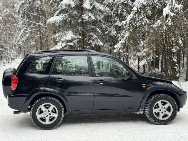 Melns Toyota RAV4 2003 Mažeikiai, ar dzinēja tilpumu 2.00 L un nobraukumu 245 tūkst. km par 2800 €, foto 5 vietnē AUTOMOTO.COM.LV