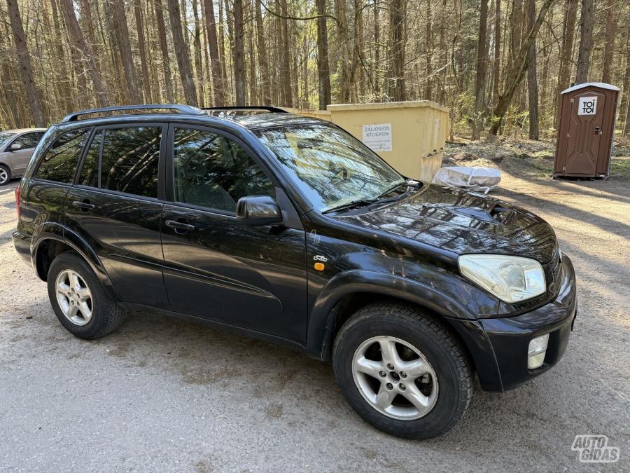 Black Toyota RAV4 2003 in Alytus, with an engine capacity of 2.00 L and mileage of 288 thousand km for 2950 €, photo 4 on AUTOMOTO.COM.LV