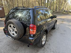Black Toyota RAV4 2003 in Alytus, with an engine capacity of 2.00 L and mileage of 288 thousand km for 2950 €, photo 5 on AUTOMOTO.COM.LV