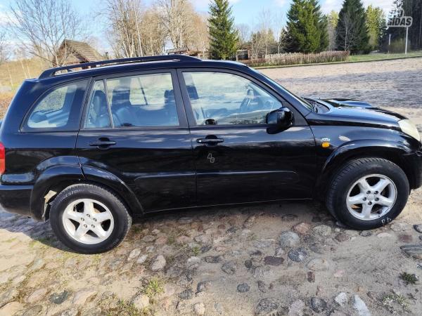 Black Toyota RAV4 2003 in Telschi, with an engine capacity of 2.00 L and mileage of 309 thousand km for 2650 €, photo 4 on AUTOMOTO.COM.LV