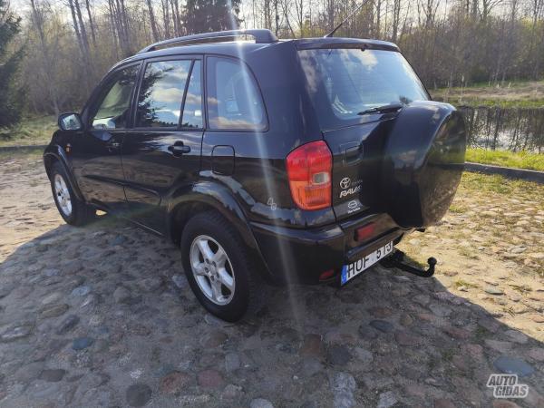 Black Toyota RAV4 2003 in Telschi, with an engine capacity of 2.00 L and mileage of 309 thousand km for 2650 €, photo 6 on AUTOMOTO.COM.LV