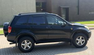 Black Toyota RAV4 2003 in Vilnius, with an engine capacity of 2.00 L and mileage of 280 thousand km for 1850 €, photo 7 on AUTOMOTO.COM.LV