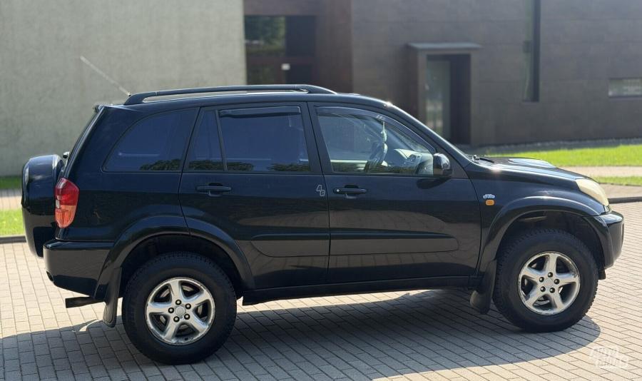 Black Toyota RAV4 2003 in Vilnius, with an engine capacity of 2.00 L and mileage of 280 thousand km for 1850 €, photo 7 on AUTOMOTO.COM.LV