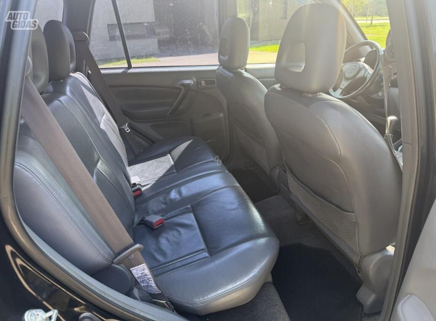 Black Toyota RAV4 2003 in Vilnius, with an engine capacity of 2.00 L and mileage of 280 thousand km for 1850 €, photo 11 on AUTOMOTO.COM.LV