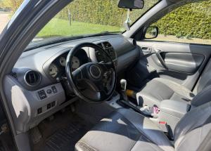 Black Toyota RAV4 2003 in Vilnius, with an engine capacity of 2.00 L and mileage of 280 thousand km for 1850 €, photo 12 on AUTOMOTO.COM.LV