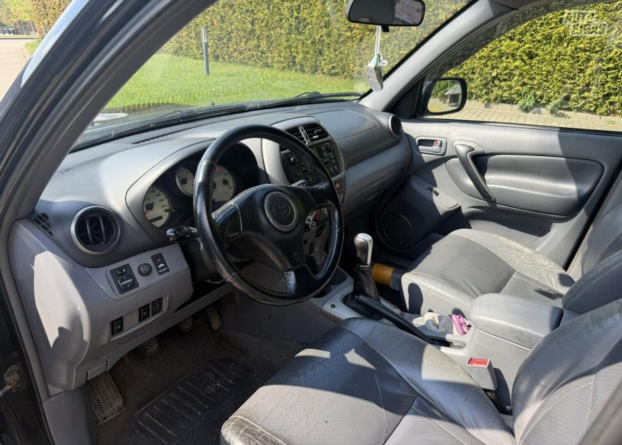 Black Toyota RAV4 2003 in Vilnius, with an engine capacity of 2.00 L and mileage of 280 thousand km for 1850 €, photo 12 on AUTOMOTO.COM.LV