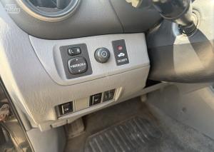 Black Toyota RAV4 2003 in Vilnius, with an engine capacity of 2.00 L and mileage of 280 thousand km for 1850 €, photo 14 on AUTOMOTO.COM.LV