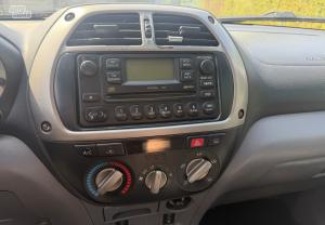 Black Toyota RAV4 2003 in Vilnius, with an engine capacity of 2.00 L and mileage of 280 thousand km for 1850 €, photo 15 on AUTOMOTO.COM.LV