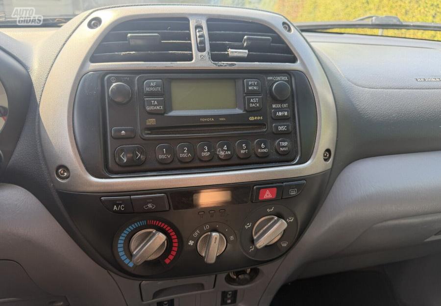 Black Toyota RAV4 2003 in Vilnius, with an engine capacity of 2.00 L and mileage of 280 thousand km for 1850 €, photo 15 on AUTOMOTO.COM.LV