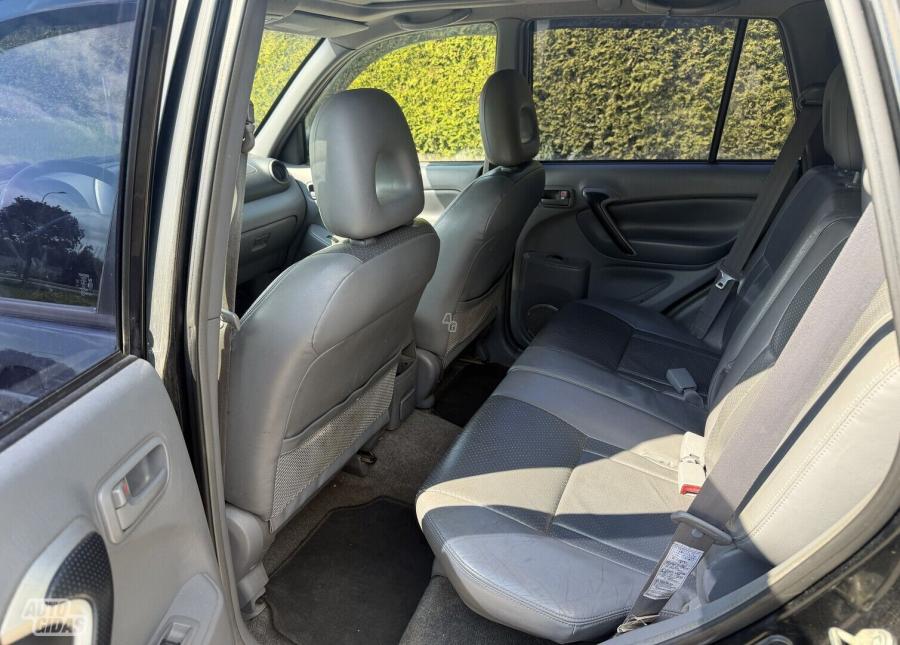 Black Toyota RAV4 2003 in Vilnius, with an engine capacity of 2.00 L and mileage of 280 thousand km for 1850 €, photo 18 on AUTOMOTO.COM.LV