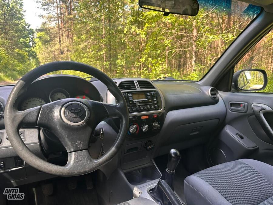 Black Toyota RAV4 2003 in Vilnius, with an engine capacity of 2.00 L and mileage of 360 thousand km for 3200 €, photo 12 on AUTOMOTO.COM.LV