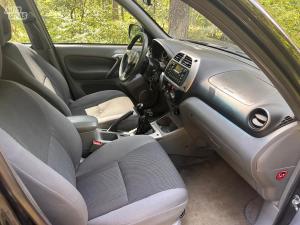 Black Toyota RAV4 2003 in Vilnius, with an engine capacity of 2.00 L and mileage of 360 thousand km for 3200 €, photo 13 on AUTOMOTO.COM.LV