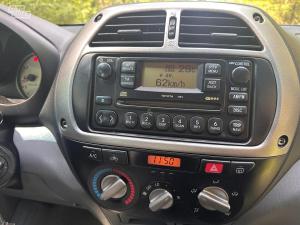 Black Toyota RAV4 2003 in Vilnius, with an engine capacity of 2.00 L and mileage of 360 thousand km for 3200 €, photo 15 on AUTOMOTO.COM.LV
