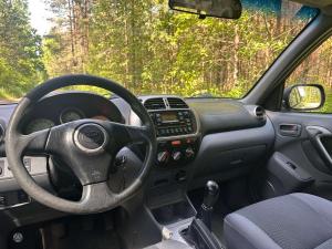 Black Toyota RAV4 2003 in Nemencine, with an engine capacity of 2.00 L and mileage of 360 thousand km for 3200 €, photo 14 on AUTOMOTO.COM.LV